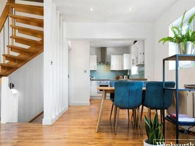 3 Bedroom Apartment For Sale In Finchley, London