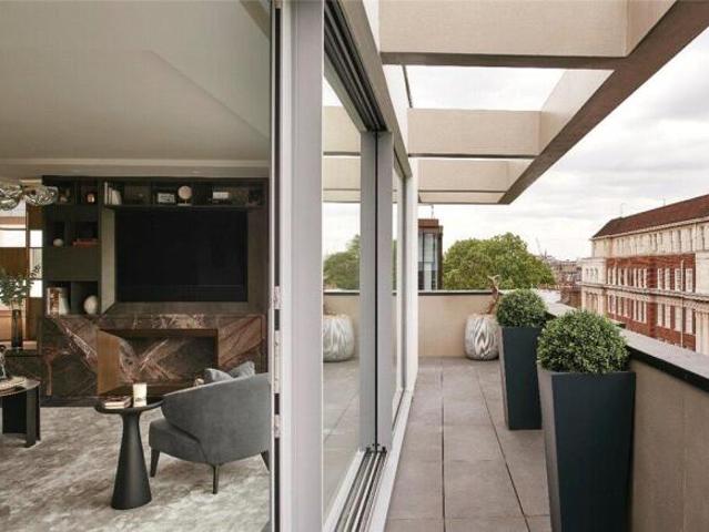 3 bedroom apartment for sale in Fitzhardinge House, Portman Square, W1H