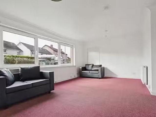 3 Bedroom Apartment For Sale In Flat, St Katharine's Crescent.
