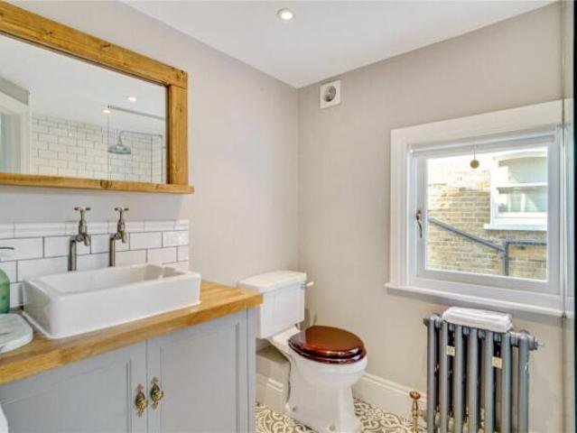 3 bedroom apartment for sale in Forthbridge Road, SW11