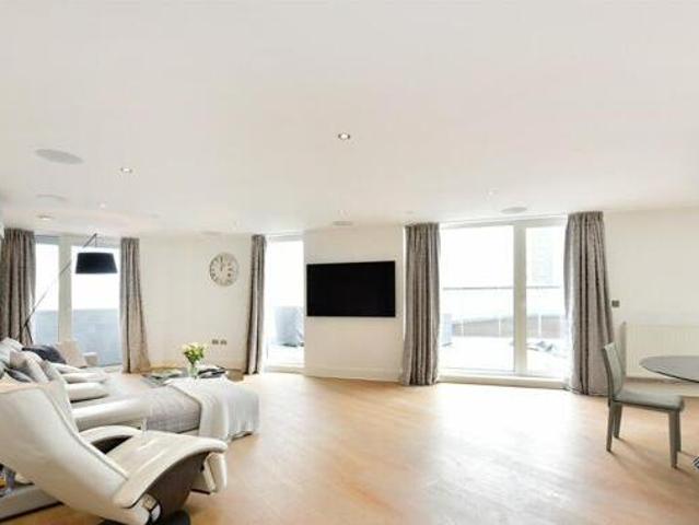 3 Bedroom Apartment For Sale In Greenwich, London