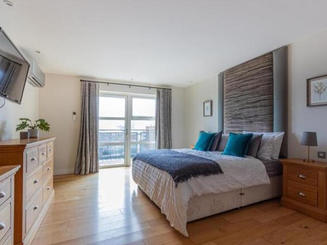 3 bedroom apartment for sale in Greyfriars Road, Cardiff, City Centre, CF10