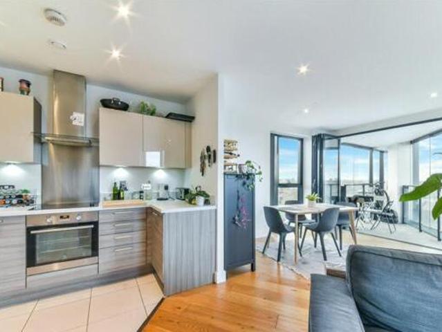 3 Bedroom Apartment For Sale In Hackney, London