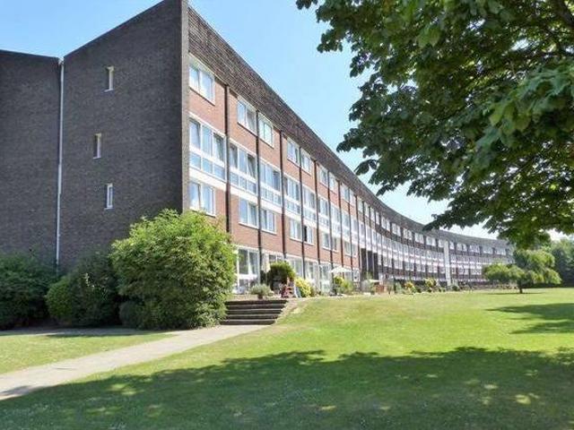 3 bedroom apartment for sale in Hailey Place GU6
