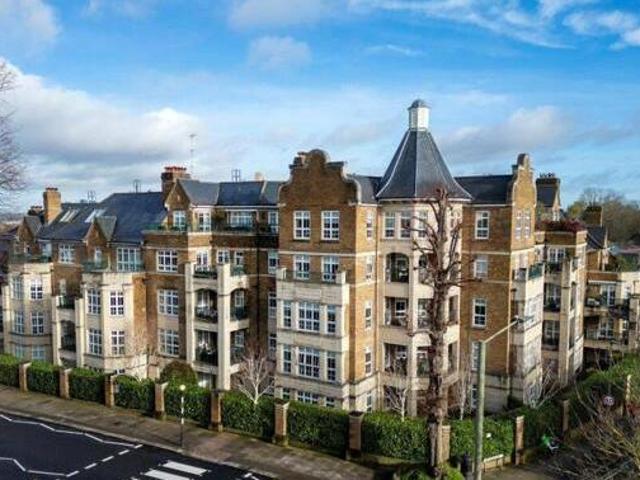 3 Bedroom Apartment For Sale In Hampstead Garden Suburb, London
