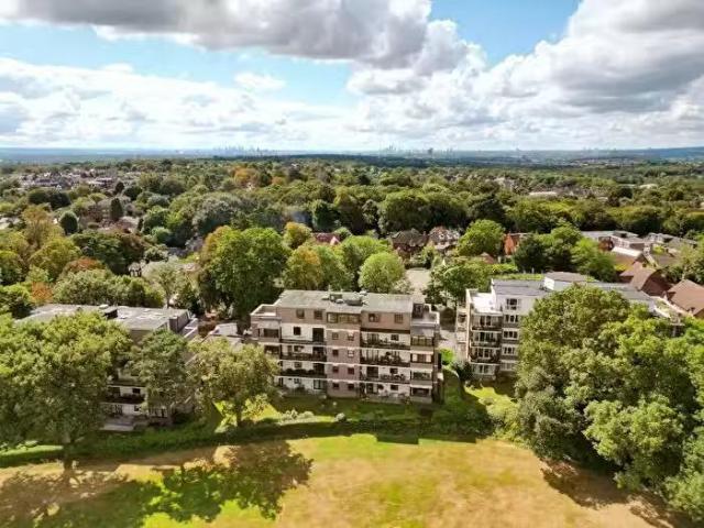 3 Bedroom Apartment For Sale In Hawsted, Buckhurst Hill, Esint.