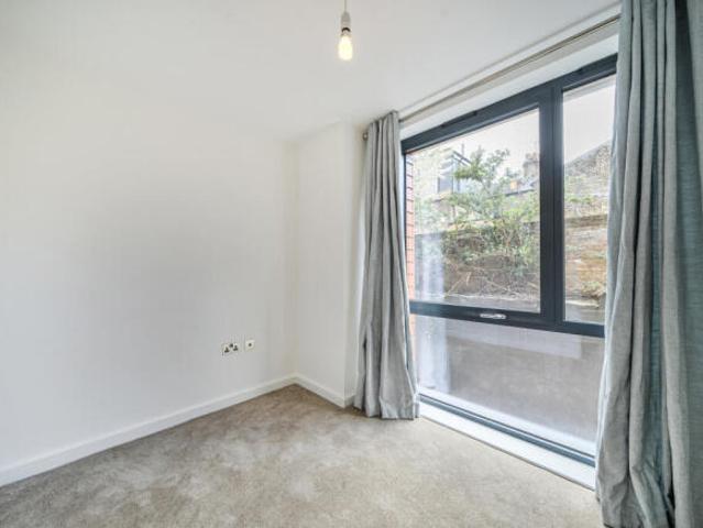 3 bedroom apartment for sale in Hawthorne Crescent, Greenwich, SE10