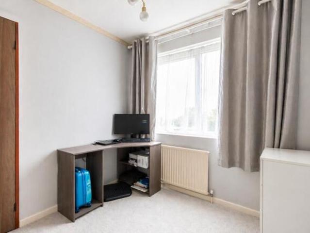 3 bedroom apartment for sale in Hempstead Road, Watford, WD17