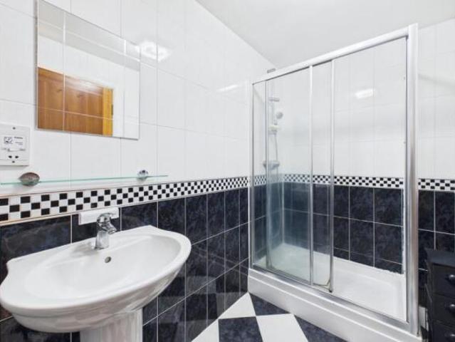 3 bedroom apartment for sale in Hillfoot Court, Totley, S17 4AZ, S17