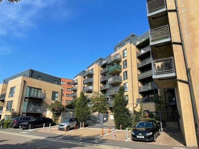 3 Bedroom Apartment For Sale In Ilford, London