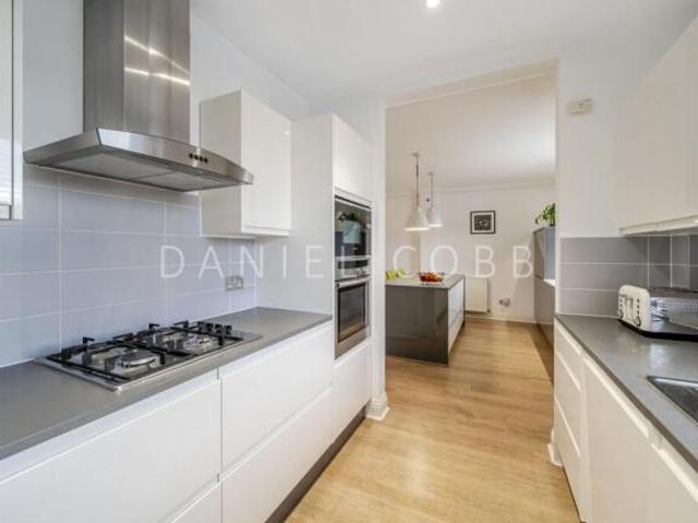 3 bedroom apartment for sale in Leathermarket Court, London, SE1