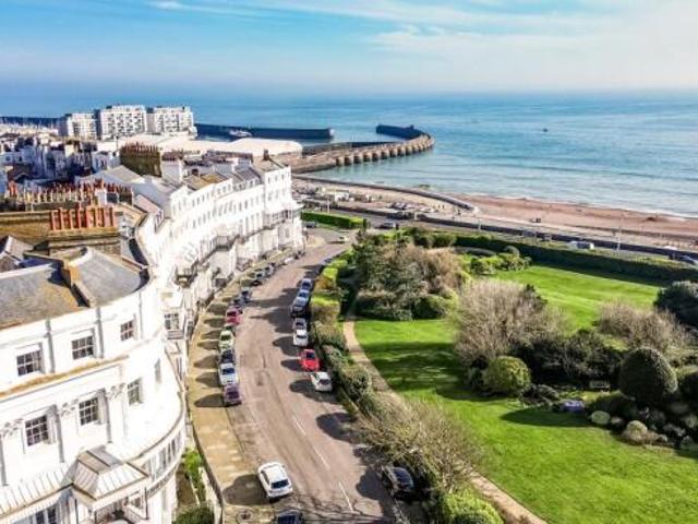 3 bedroom apartment for sale in Lewes Crescent, Brighton, BN2
