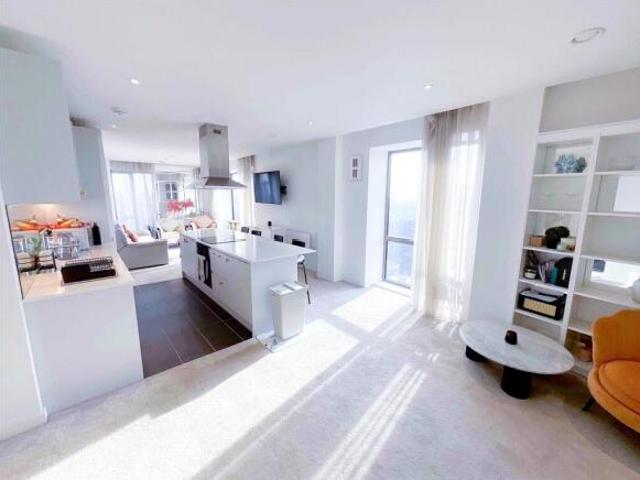 3 bedroom apartment for sale in Local Crescent, Salford, M5