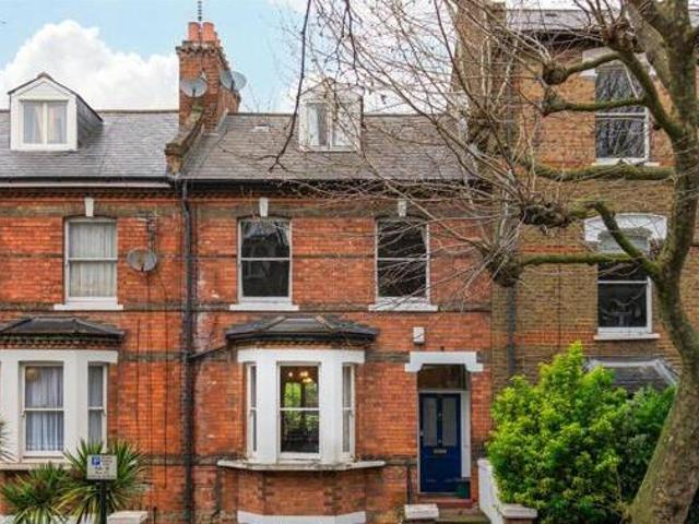 3 Bedroom Apartment For Sale In London
