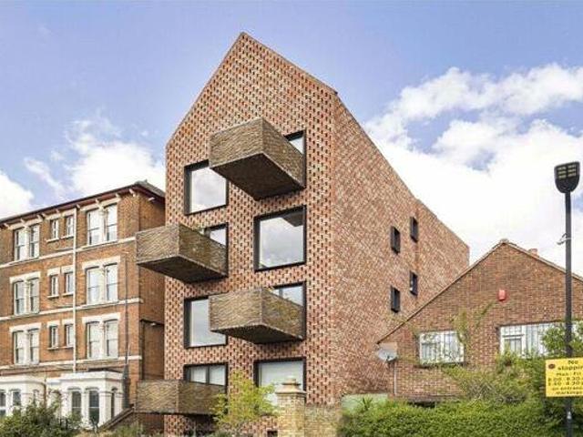 3 Bedroom Apartment For Sale In London