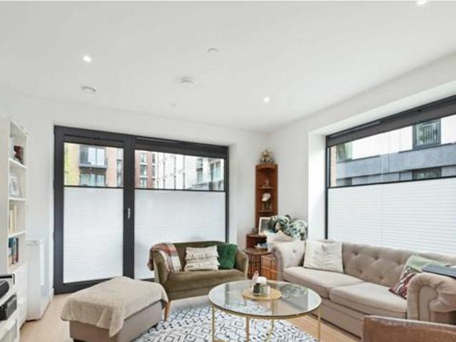 3 Bedroom Apartment For Sale In London