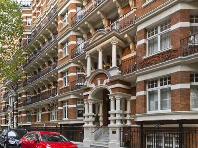 3 Bedroom Apartment For Sale In London