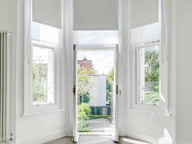3 Bedroom Apartment For Sale In London