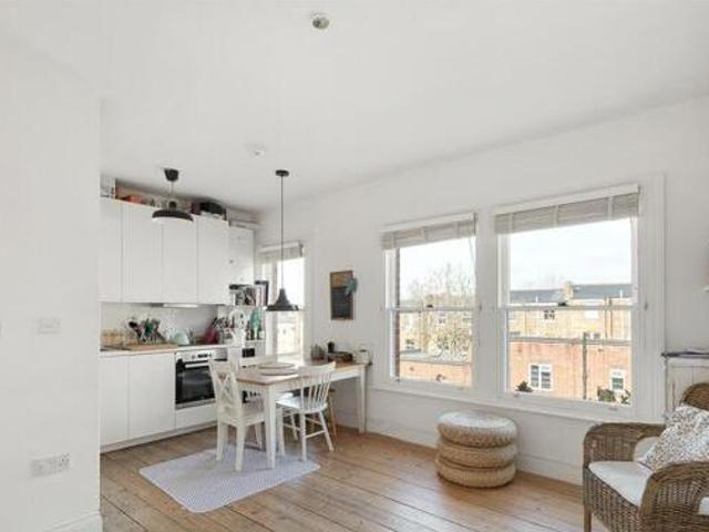 3 Bedroom Apartment For Sale In London