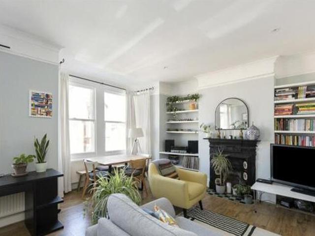 3 Bedroom Apartment For Sale In London