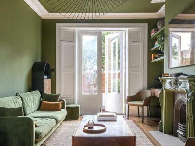3 Bedroom Apartment For Sale In London