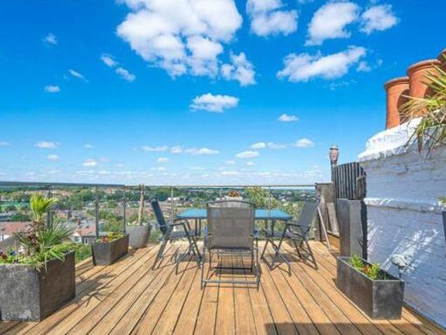 3 Bedroom Apartment For Sale In London