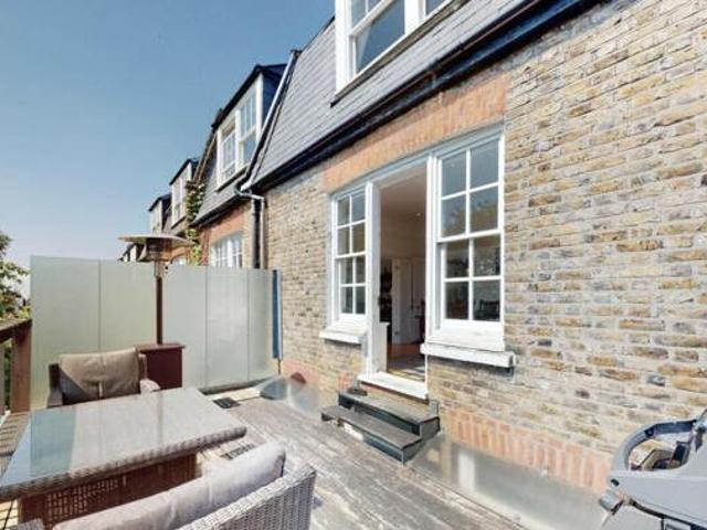 3 Bedroom Apartment For Sale In London