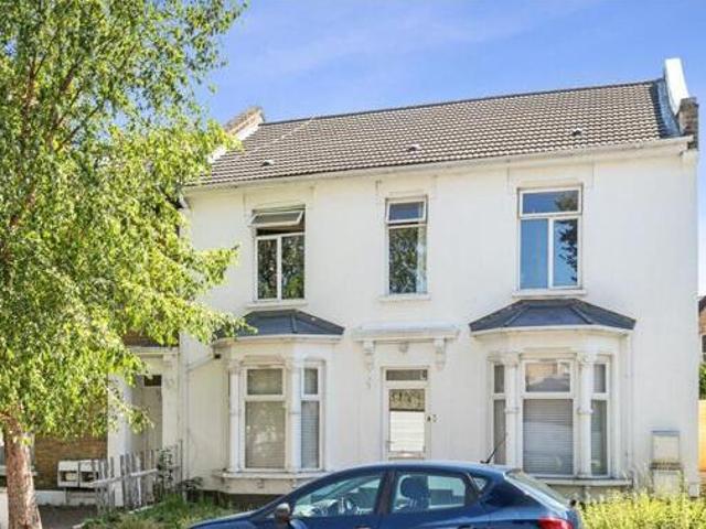 3 Bedroom Apartment For Sale In London