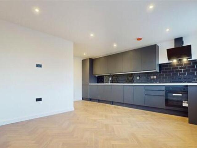 3 Bedroom Apartment For Sale In London