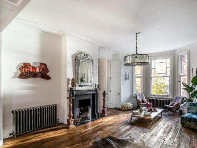 3 Bedroom Apartment For Sale In London