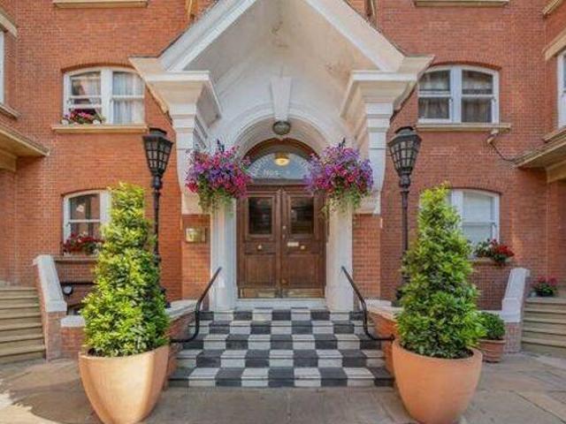 3 Bedroom Apartment For Sale In London