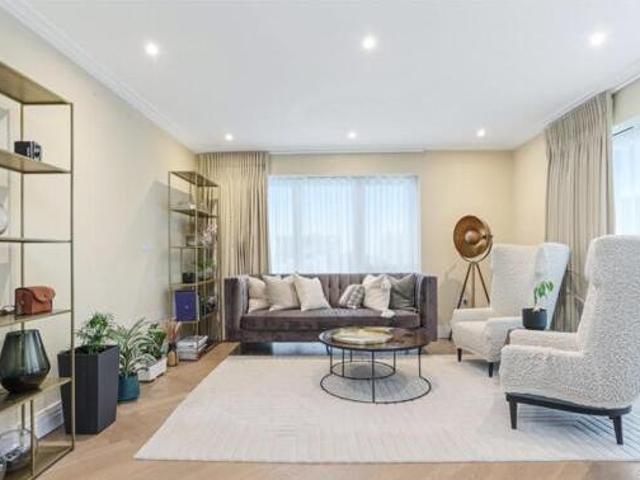 3 Bedroom Apartment For Sale In London