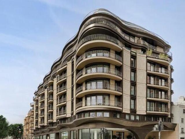 3 Bedroom Apartment For Sale In London