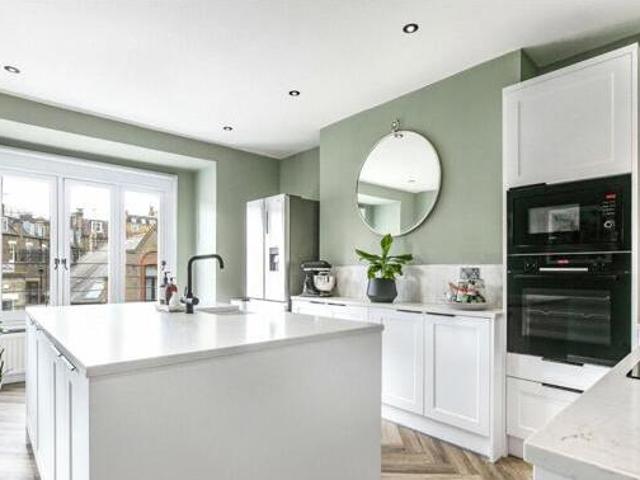 3 Bedroom Apartment For Sale In London