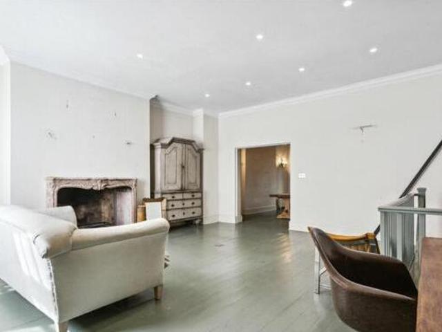 3 Bedroom Apartment For Sale In London