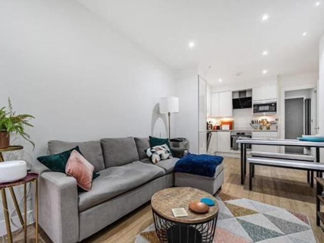 3 Bedroom Apartment For Sale In London