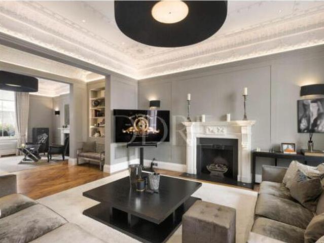 3 Bedroom Apartment For Sale In London