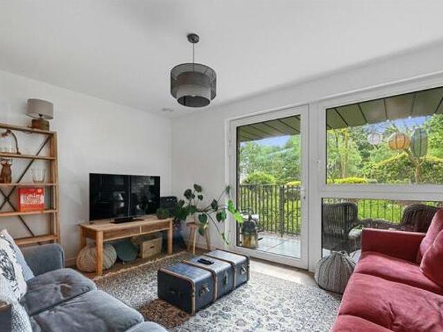3 Bedroom Apartment For Sale In London