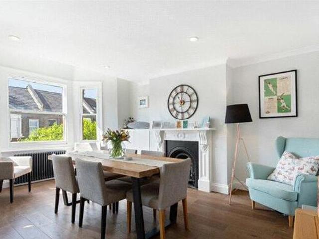 3 Bedroom Apartment For Sale In London