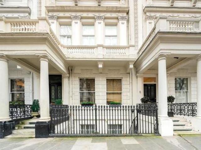 3 Bedroom Apartment For Sale In London
