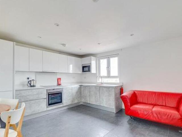 3 Bedroom Apartment For Sale In London
