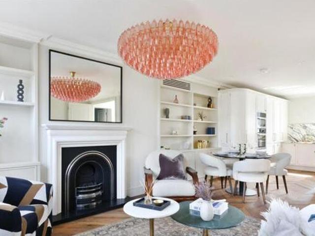 3 Bedroom Apartment For Sale In London