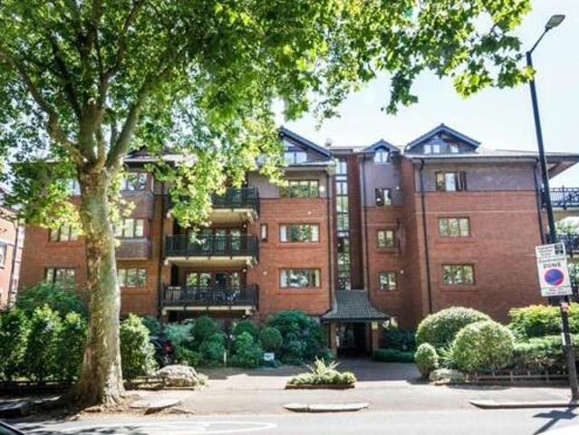 3 Bedroom Apartment For Sale In London