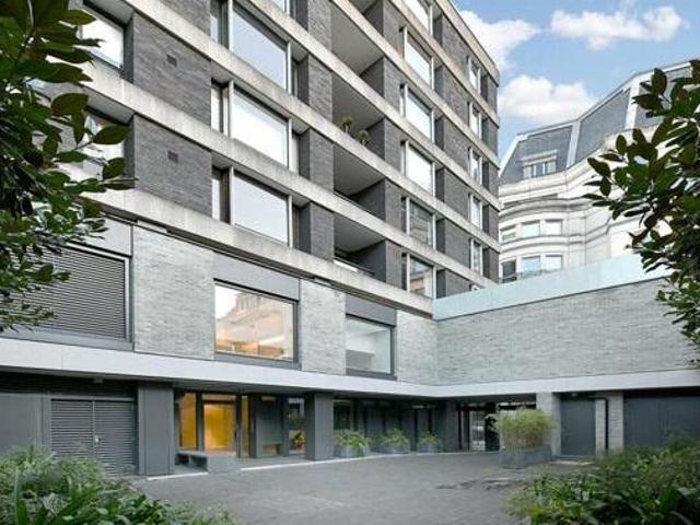 3 Bedroom Apartment For Sale In London