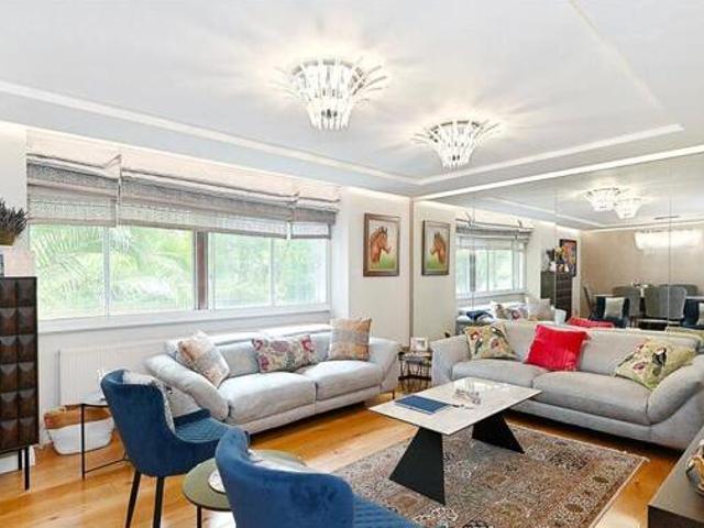 3 Bedroom Apartment For Sale In London