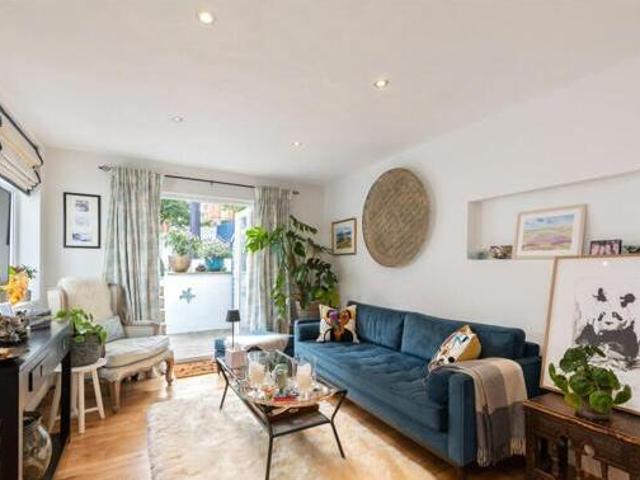 3 Bedroom Apartment For Sale In London