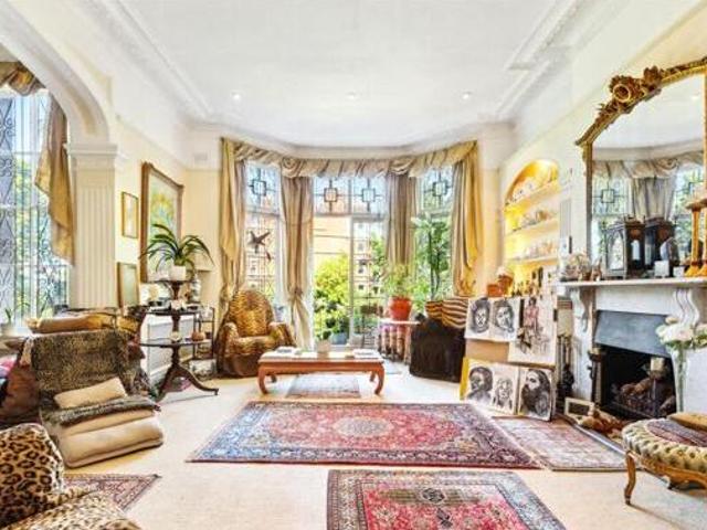 3 Bedroom Apartment For Sale In London