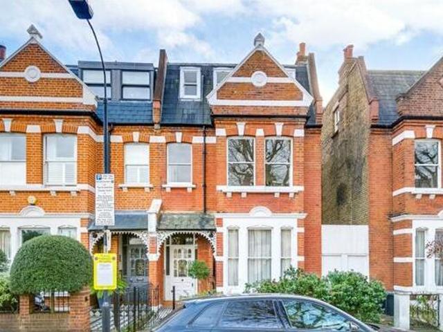 3 Bedroom Apartment For Sale In London
