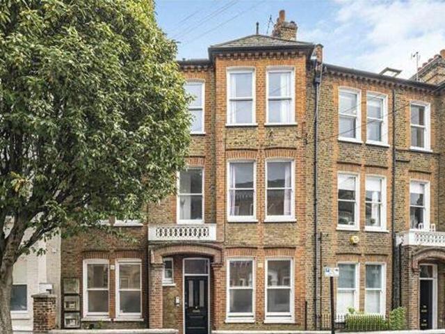 3 Bedroom Apartment For Sale In London