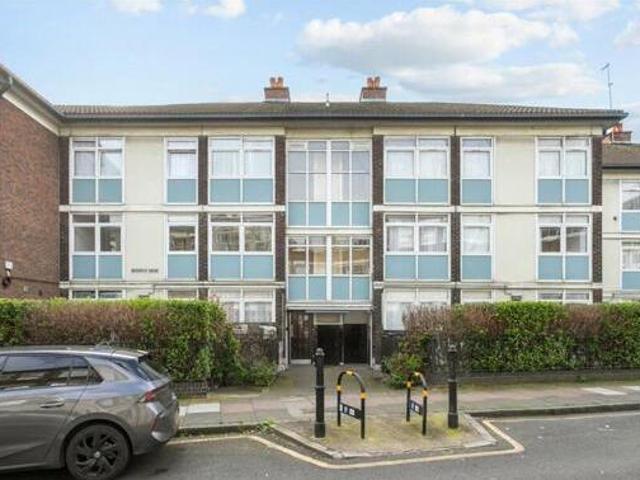 3 Bedroom Apartment For Sale In London